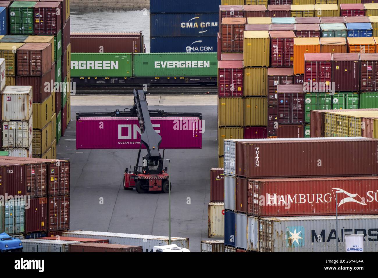 Duisburg Container Terminal Logport 2, Gateway-West-Terminal, on the ...