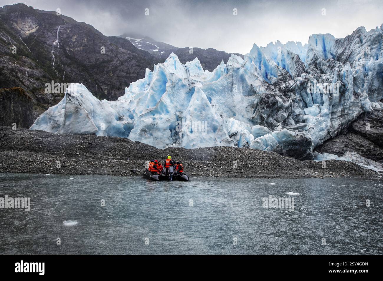 Excursion by Zodiac to the Condor Glacier, Cordillera Darwin, Alberto ...