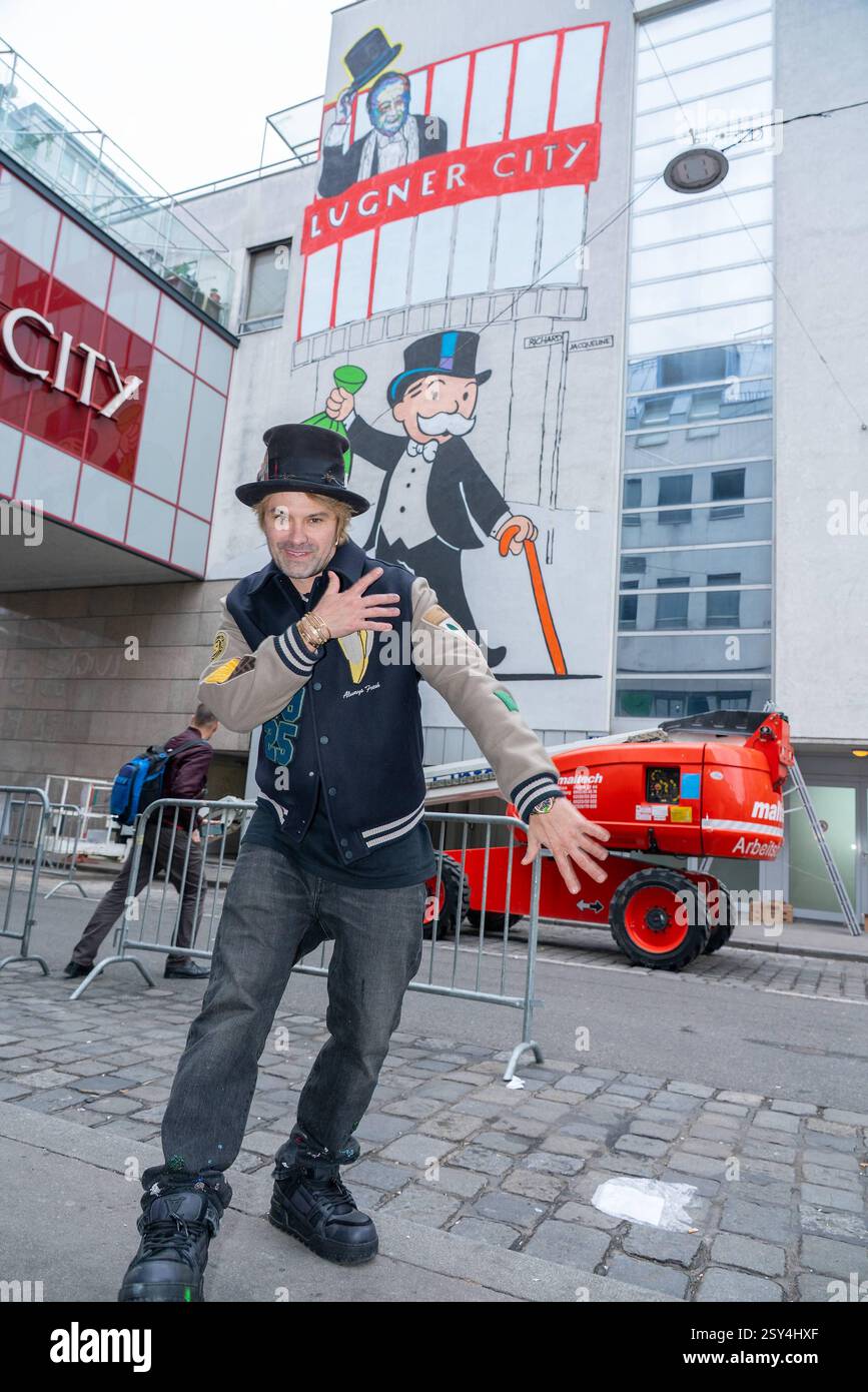 Opera Ball star guest Alex Monopoly painted a work of art as a tribute ...