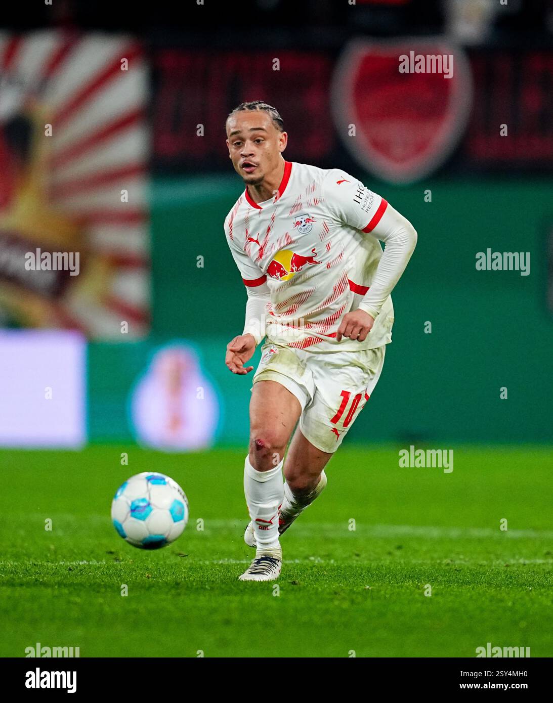 Red Bull Arena, Leipzig, Germany. 26th Feb, 2025. Xavi Simons of RB Leipzig controls the ball ...