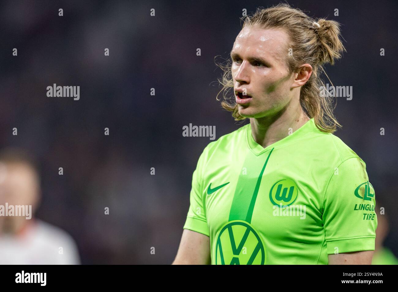 Leipzig, Germany. 26th Feb, 2025. Patrick Wimmer (39) of Wolfsburg seen ...