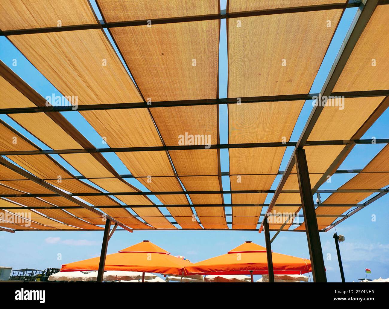 Restaurant outdoor awnings hi-res stock photography and images - Alamy