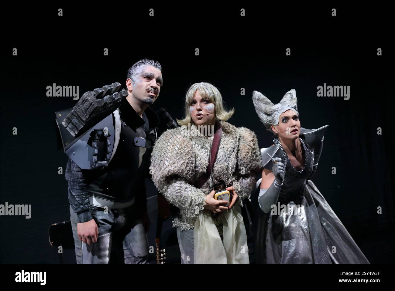 Ferhat Baday als Hagen, Evelina Smolina als Giselher / Waldvogel und ...