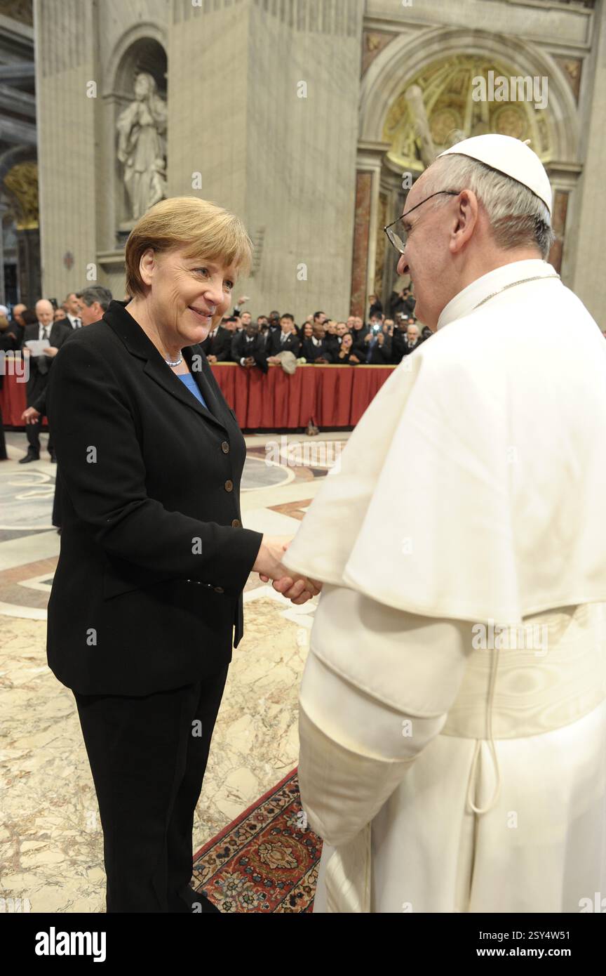 LaPresse 19-03-2013 Cronaca Papa Francesco saluta i potenti Nella foto ...