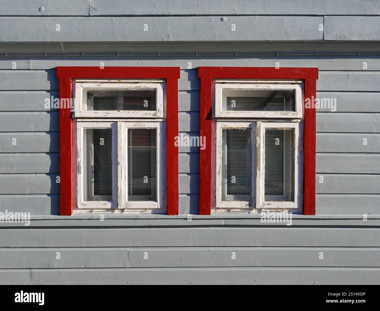 Red window frames hi-res stock photography and images - Alamy