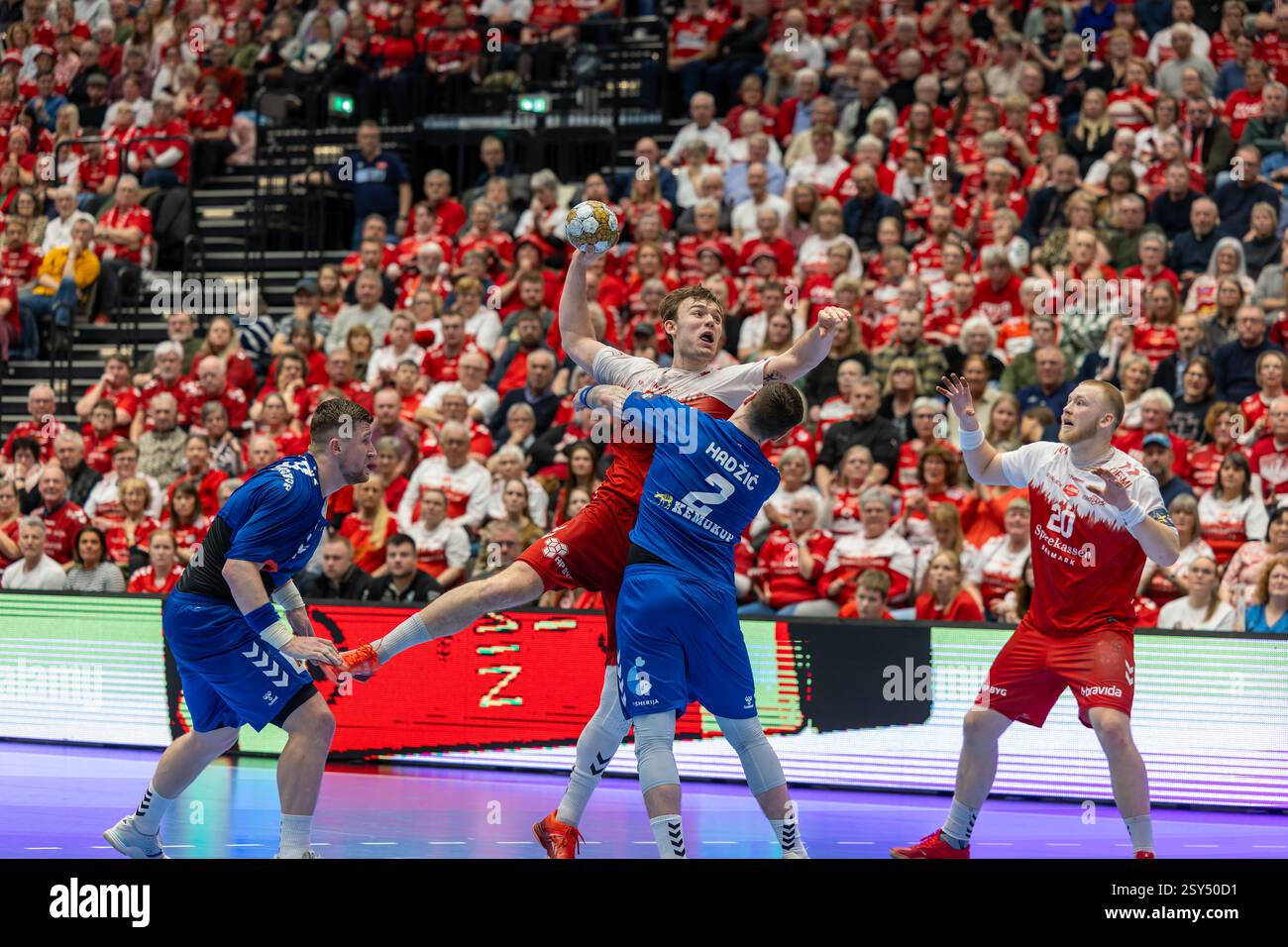 Aalborg, Denmark. 26th Feb, 2025. Thomas Arnoldsen (7) of Aalborg ...