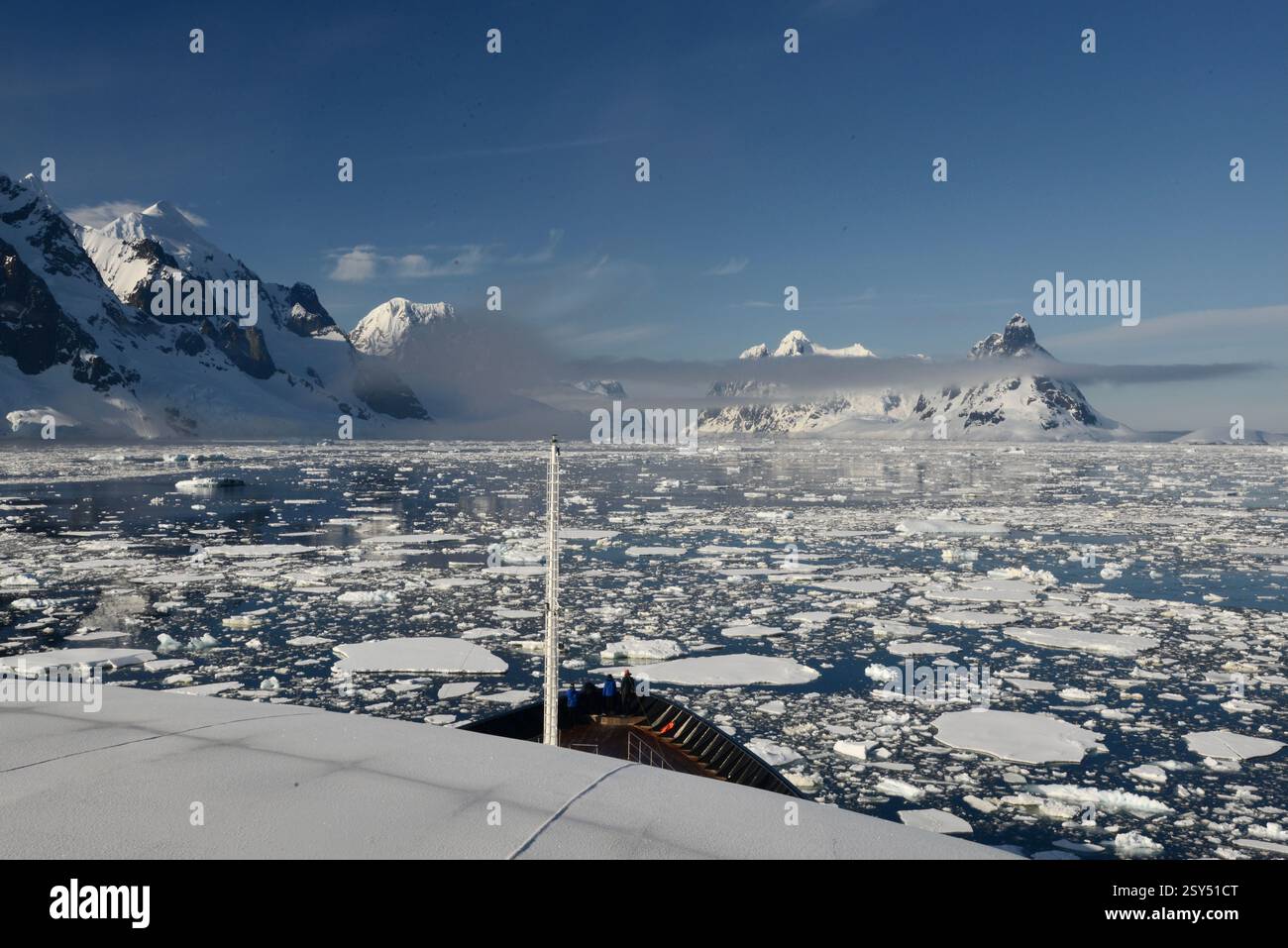 Lemaire channel mountains ice hi-res stock photography and images - Alamy