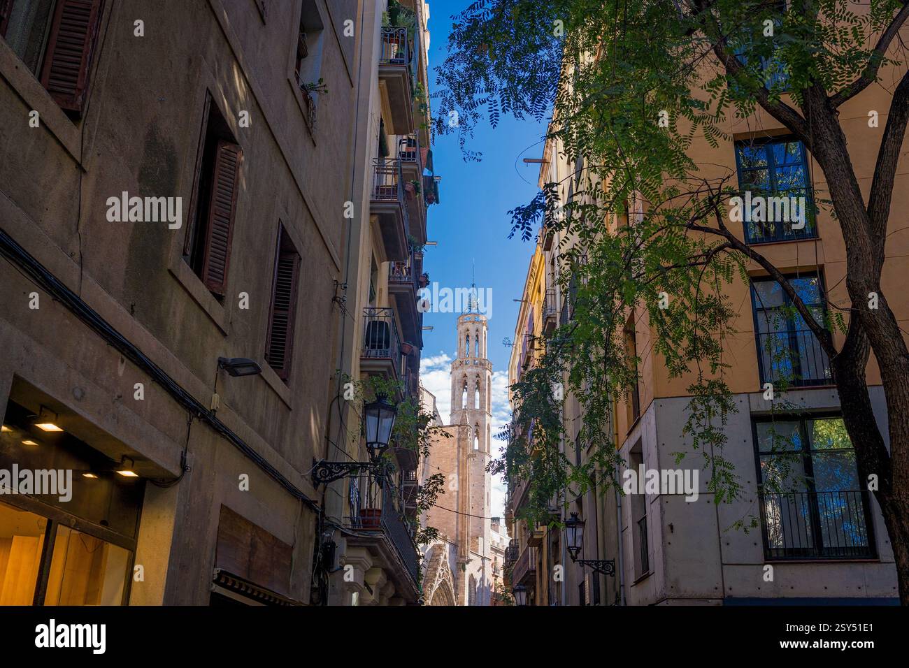 Santa Maria del Mar Basilica in the Gothic quarter in Barcelona, Spain ...