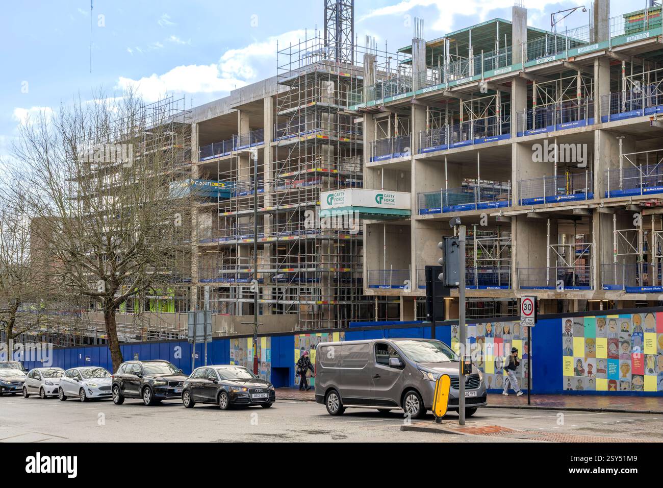 Construction work on Paramount Place at the top of Mount Pleasant Road ...