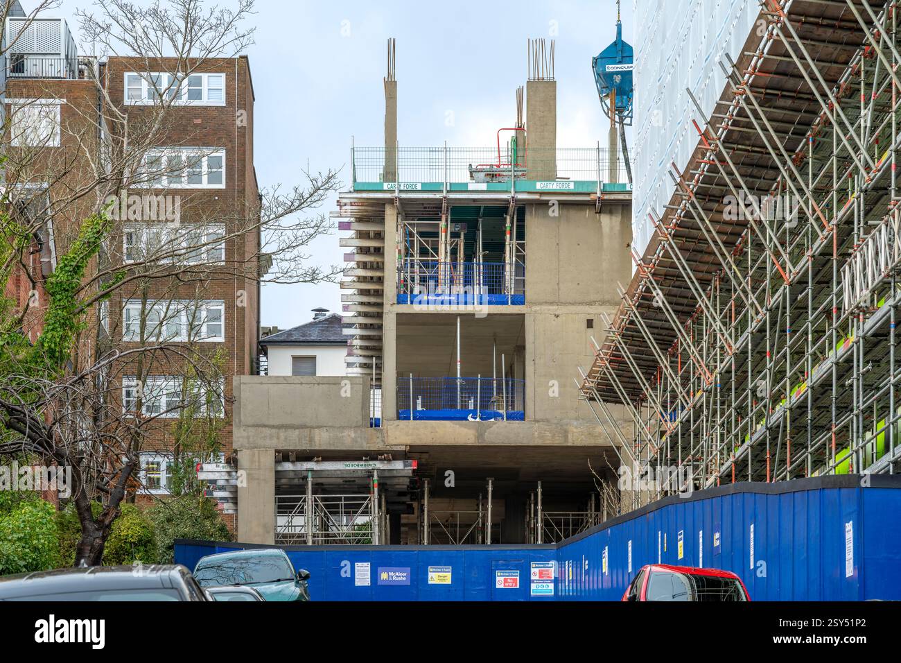 Construction work on Paramount Place at the top of Mount Pleasant Road ...