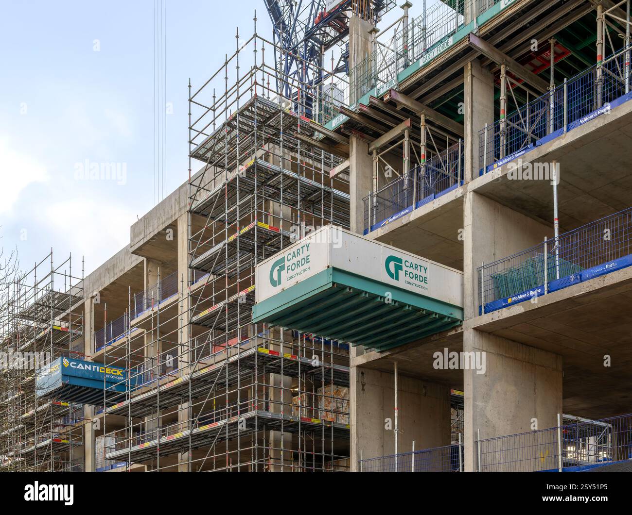 Construction work on Paramount Place at the top of Mount Pleasant Road ...