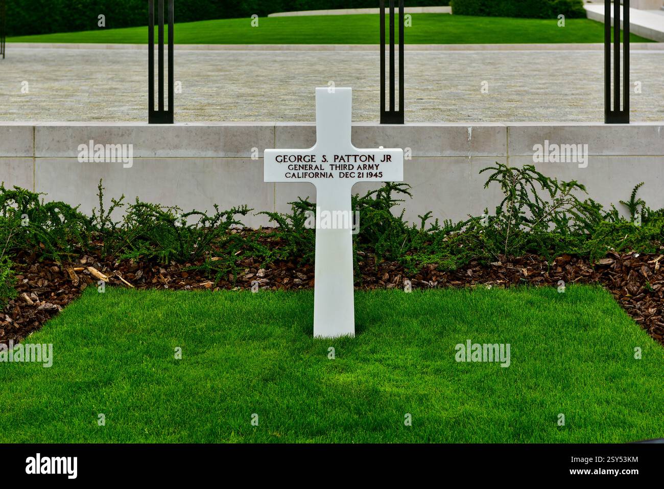 Grave of General Patton at Luxembourg American Cemetery in Hamm ...