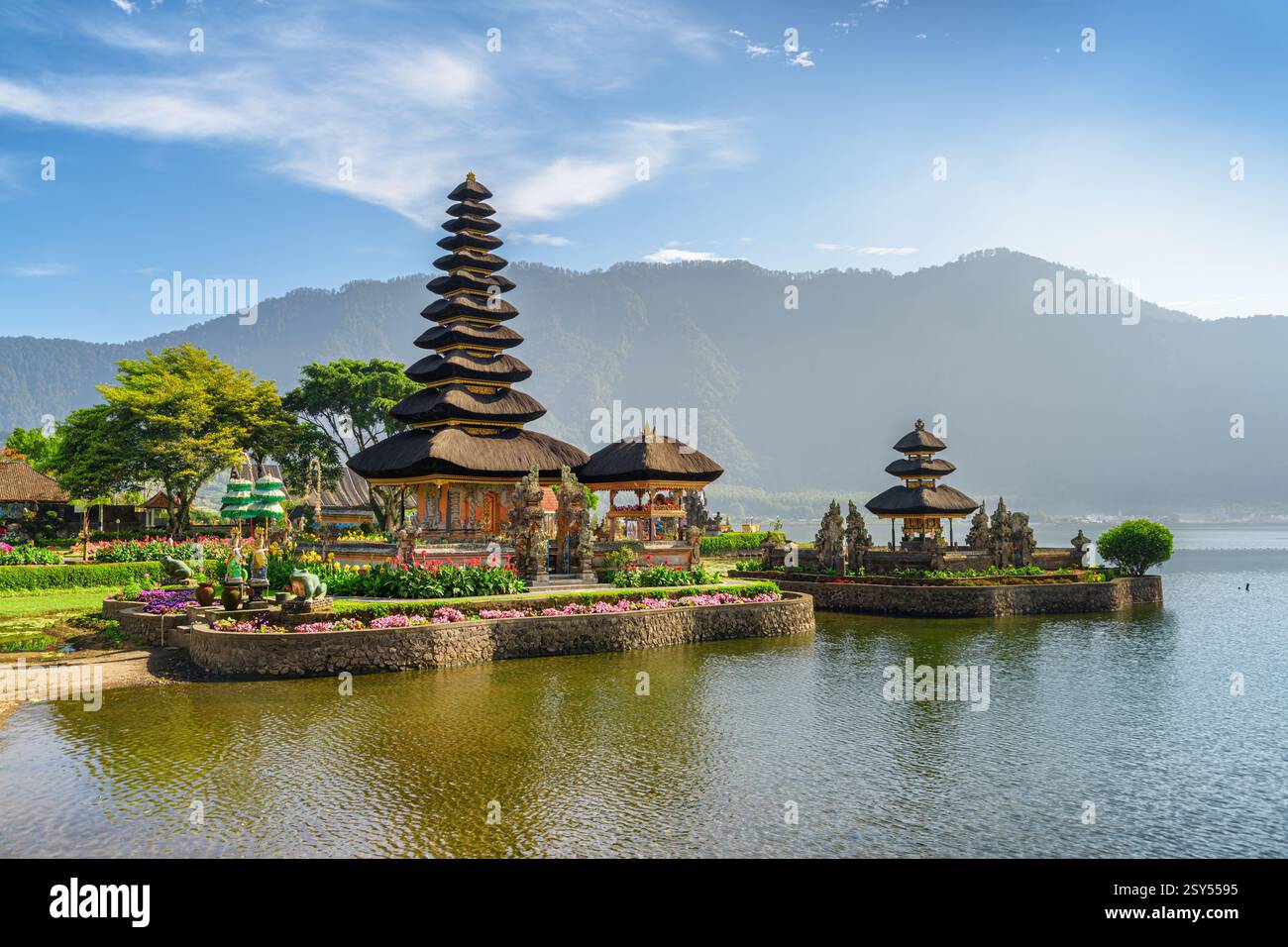 Awesome view of Pura Ulun Danu Beratan (Pura Bratan) in Bali, Indonesia ...