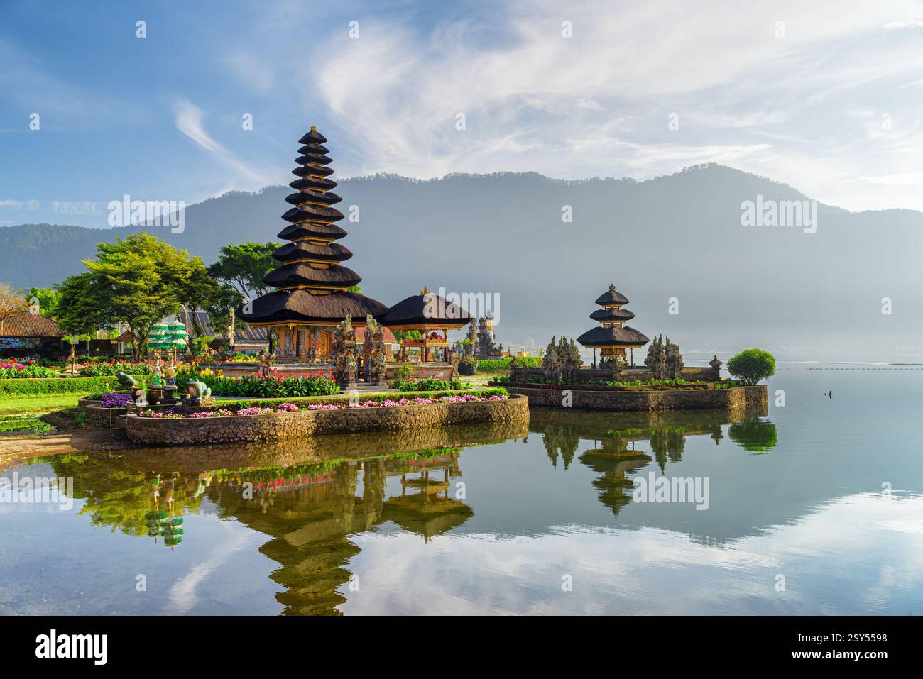 Awesome view of Pura Ulun Danu Beratan (Pura Bratan) in Bali, Indonesia ...