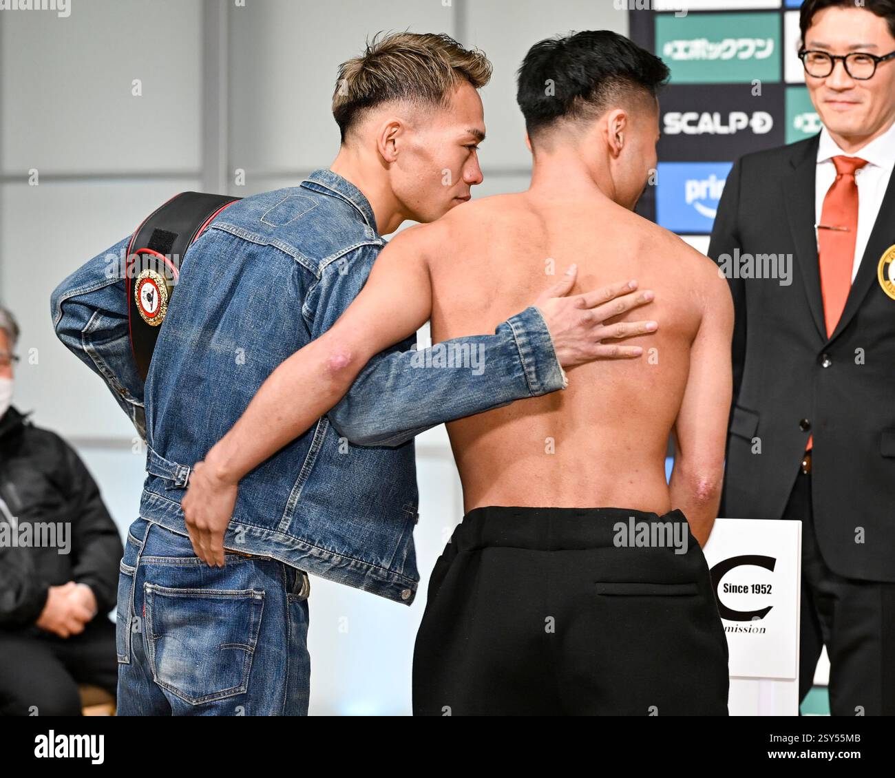 Tokyo, Japan. 23rd Feb, 2025. Champion Seiya Tsutsumi, left, and challenger Daigo Higa, both of ...