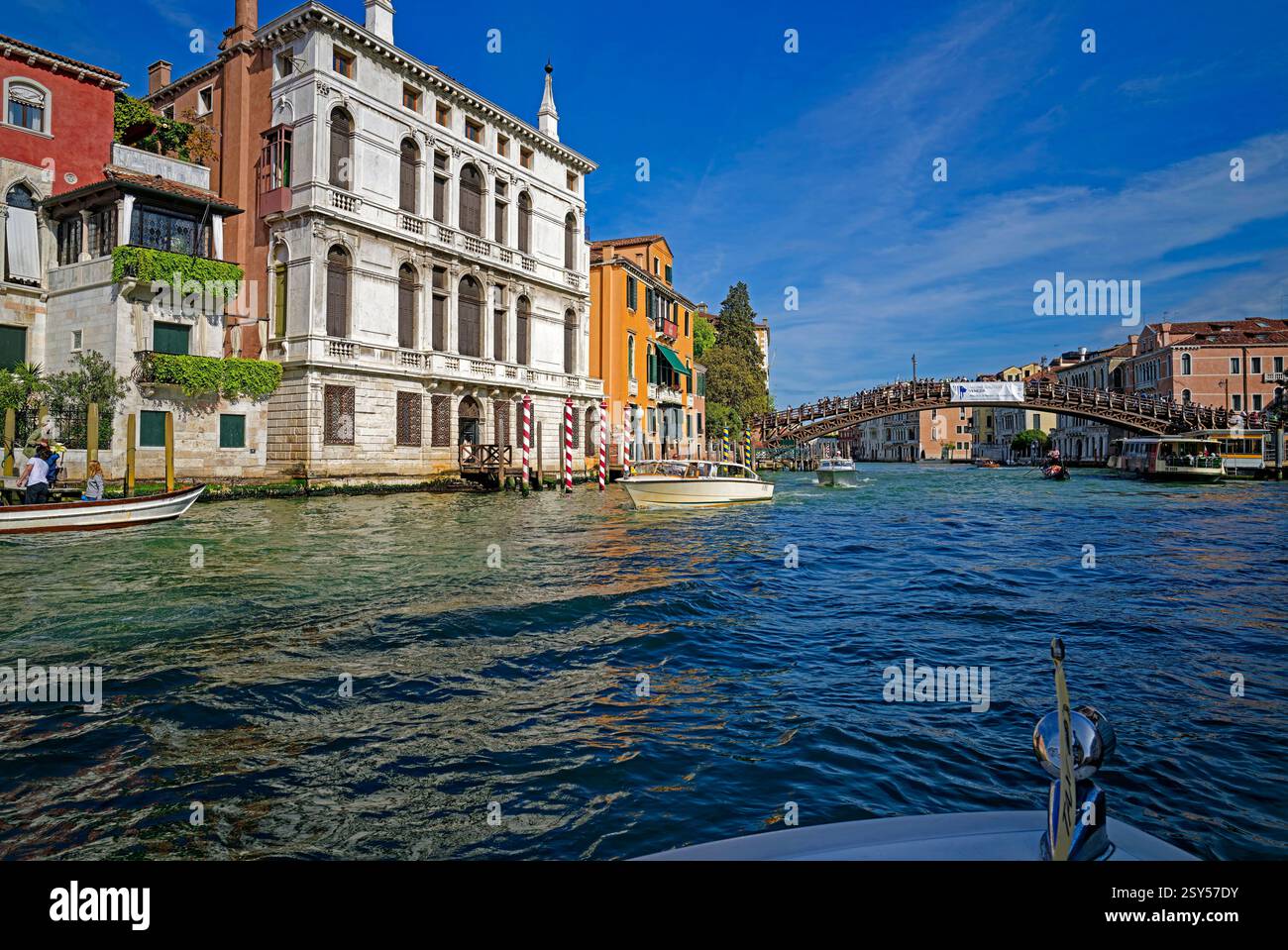 Canal Grande, Häuserfronten, Gondel, Boote, Brücke, Ponte del Accademia ...