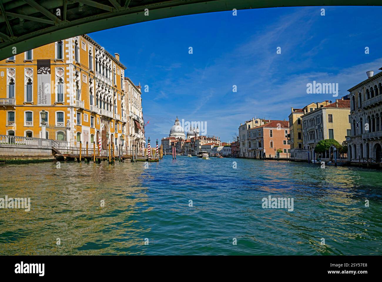 Canal Grande, Häuserfronten, Boote, Kirche, Basilica Santa Maria della ...