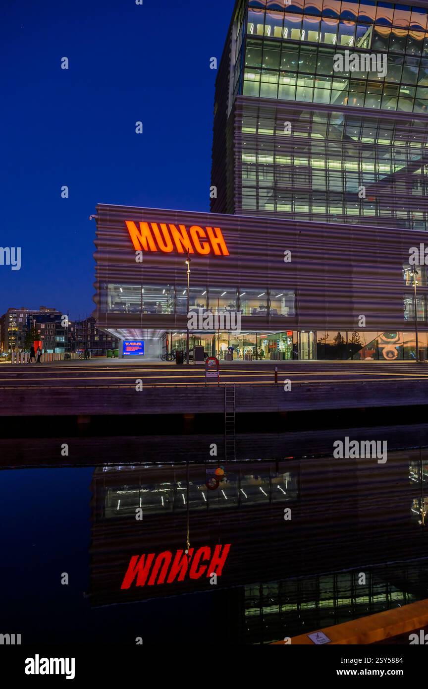 Part of the Munch Museum (Munchmuseet / Munch) at dusk in winter with ...