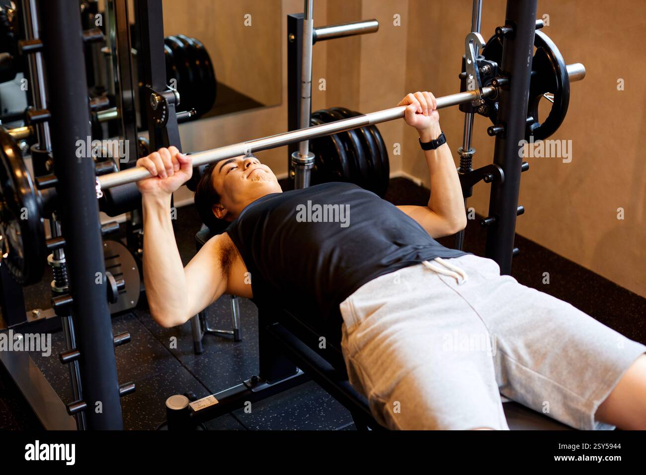 Man home bench press hi-res stock photography and images - Alamy