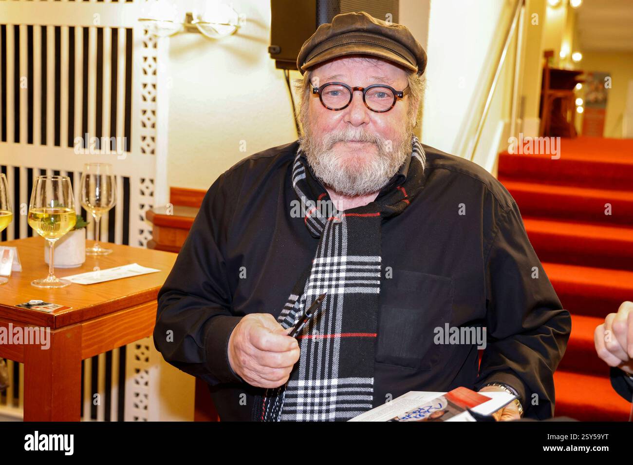 Walter Plathe bei der Premiere des Theaterstücks Oma Trick im ...