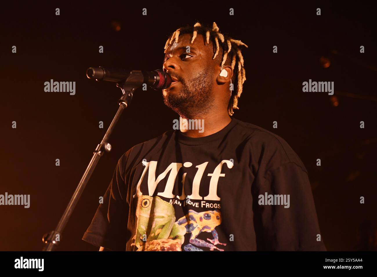LONDON, ENGLAND - FEBRUARY 26: Myles Smith performing at Shepherd’s ...