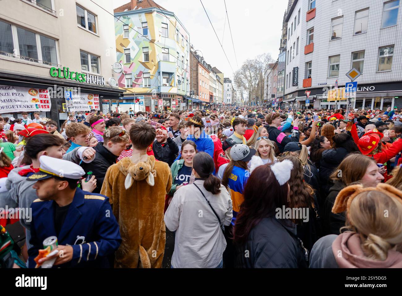 27 February 2025, North Rhine-Westphalia, Cologne: Carnival revellers ...