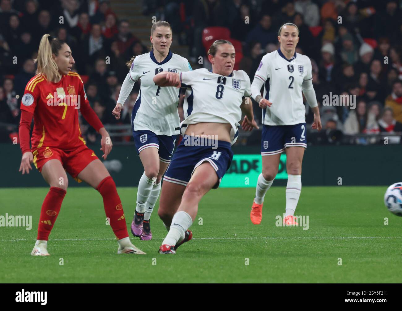 L-R Olga Carmona(Real Madrid)of Spain and Grace Clinton (Manchester ...