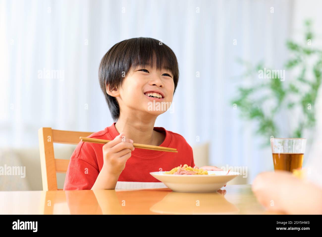 Boy eating chopsticks hi-res stock photography and images - Alamy