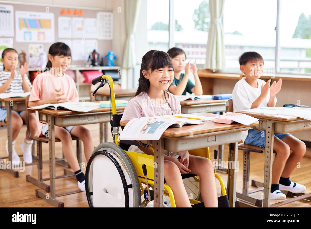 Japanese Kids In Classroom Stock Photo - Alamy