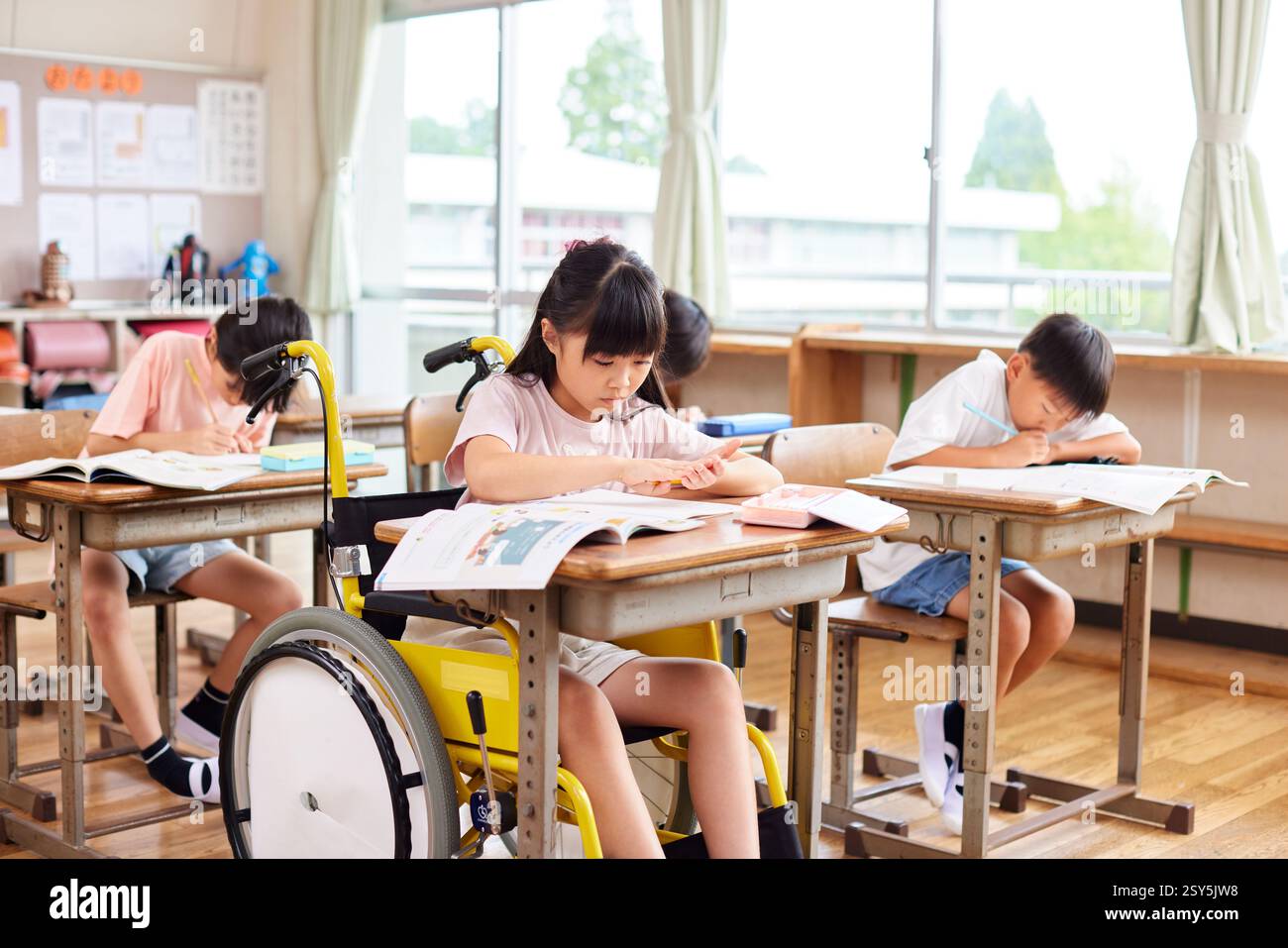Japanese Kids In Classroom Stock Photo - Alamy