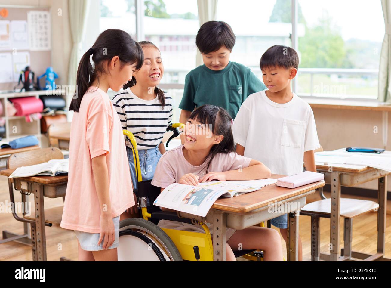 Japanese Kids In Classroom Stock Photo - Alamy