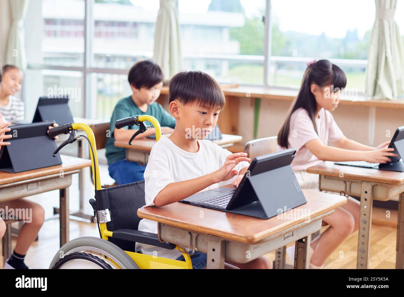 Japanese Kids In Classroom Stock Photo - Alamy