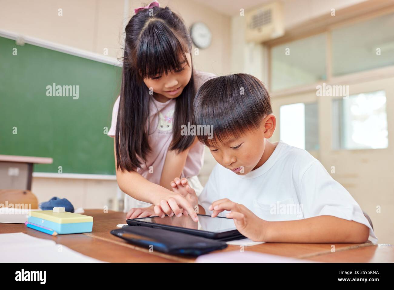 Japanese Kids In Classroom Stock Photo - Alamy