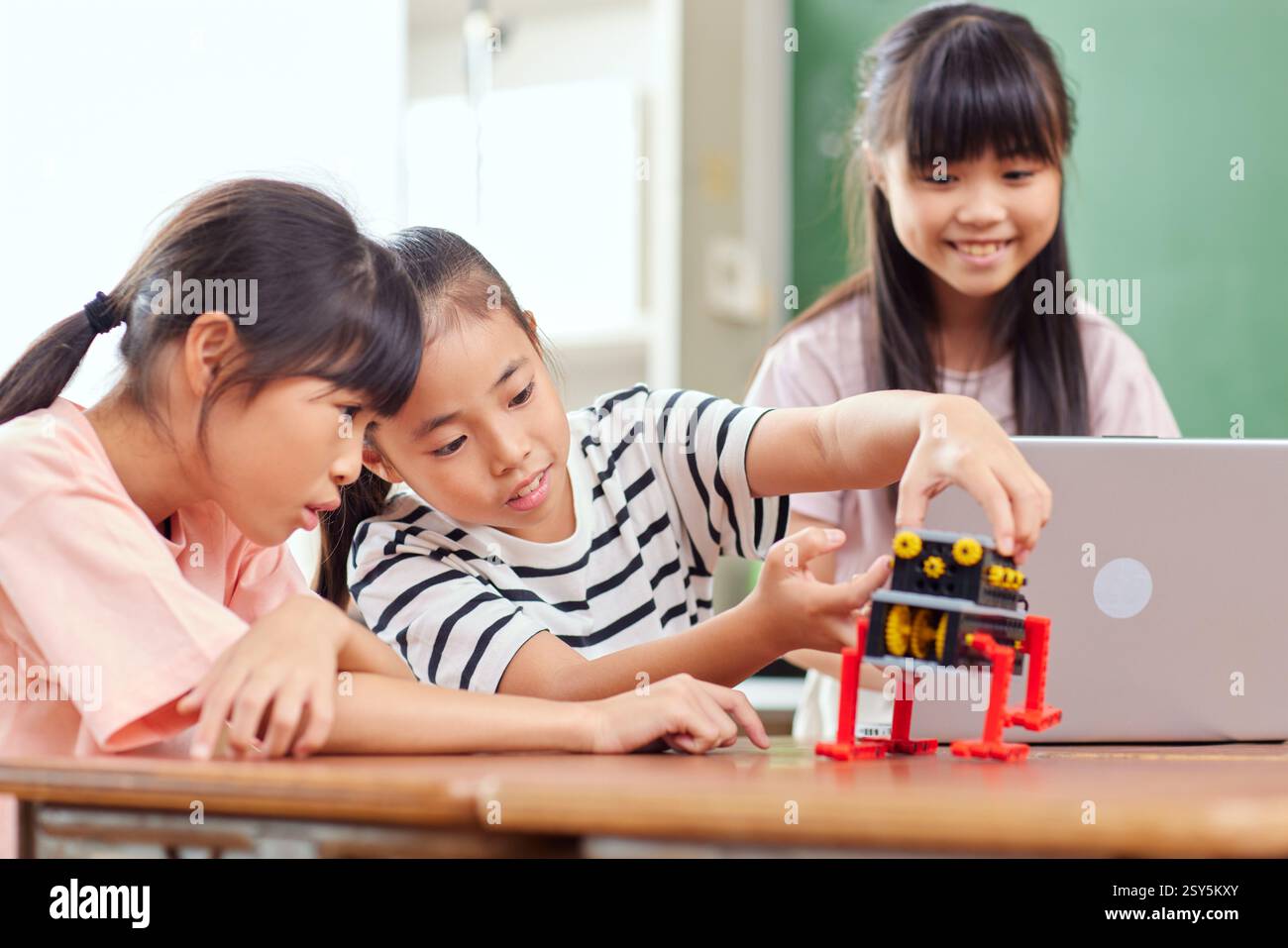 Japanese Kids In Classroom Stock Photo - Alamy
