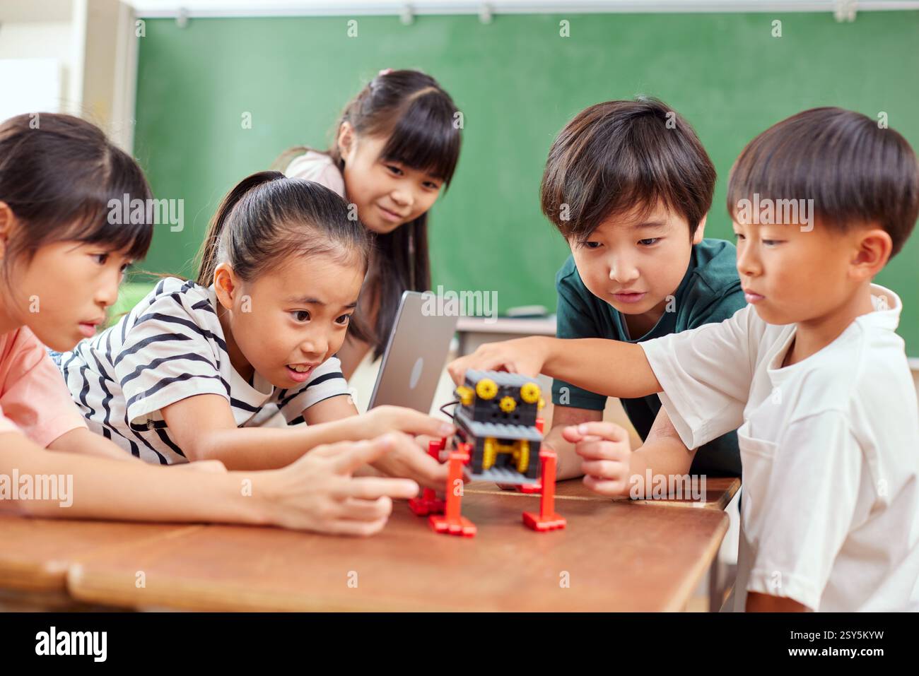 Japanese Kids In Classroom Stock Photo - Alamy