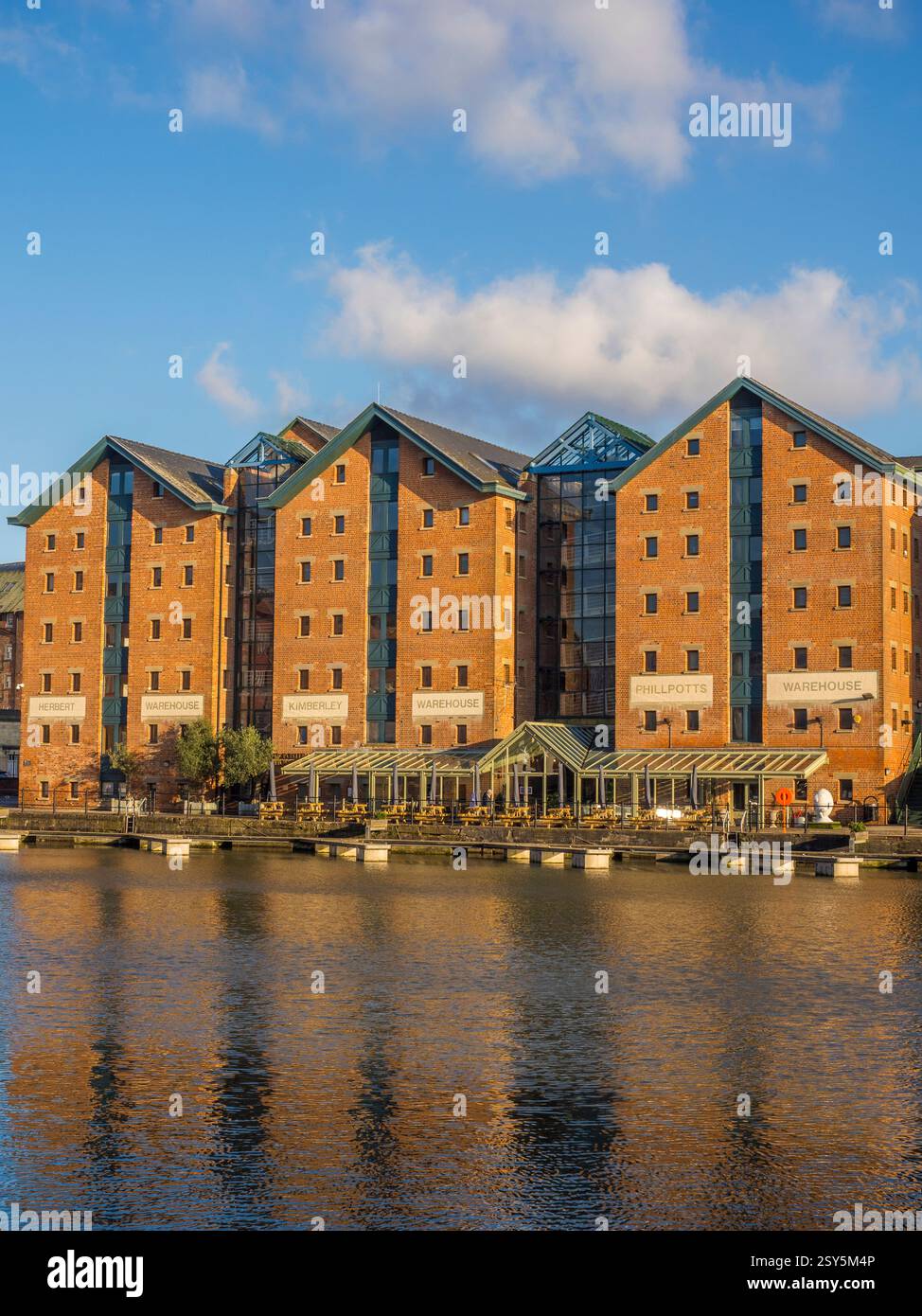 Dr foster restaurant hi-res stock photography and images - Alamy