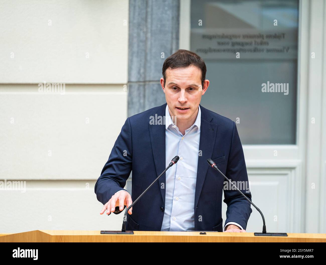 Tom Lamont Vlaams Belang at the Flemish parliament plenary meeting in ...
