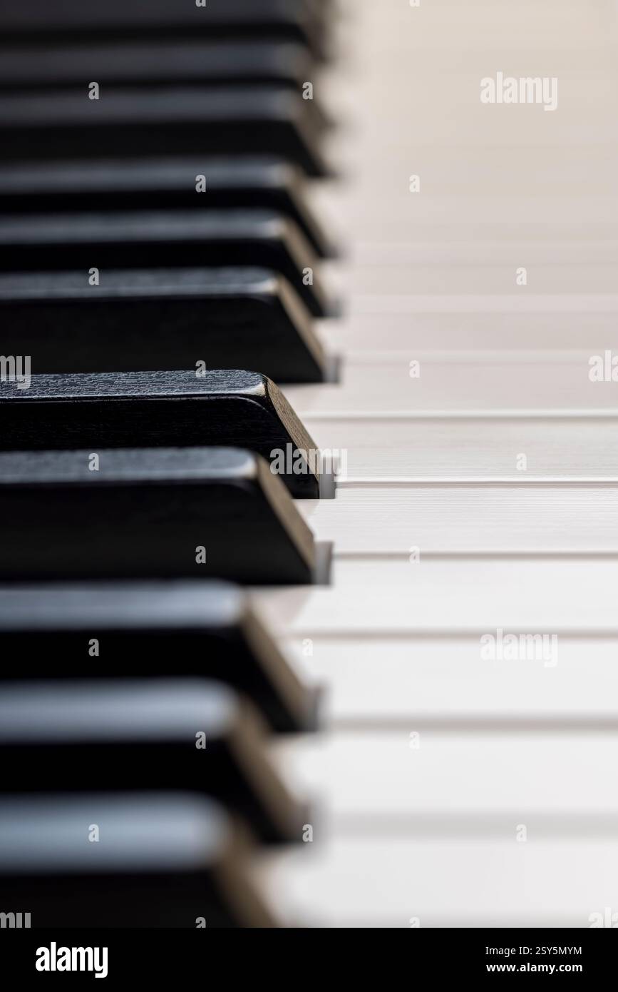 Grand piano side view hi-res stock photography and images - Alamy