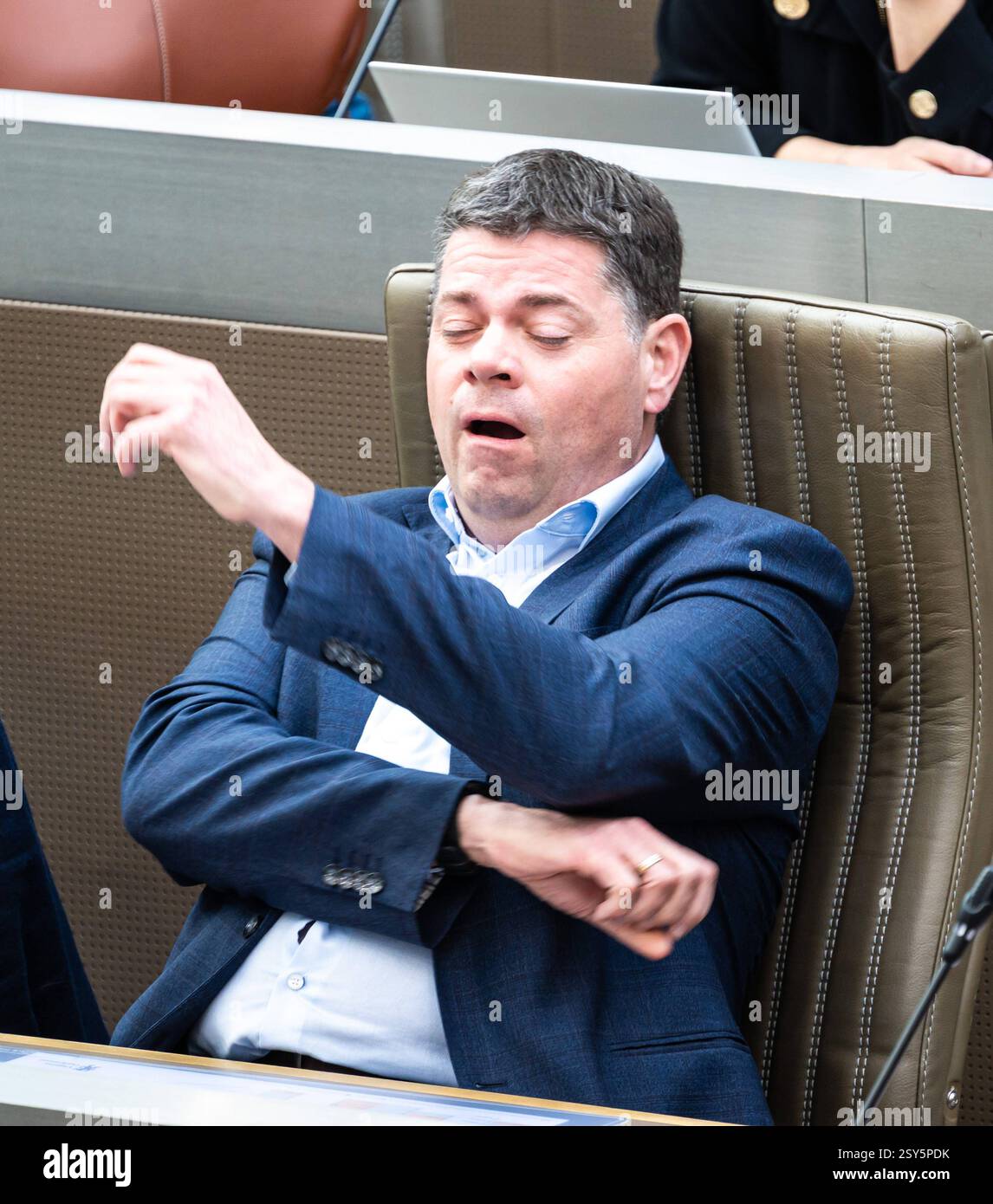 Tom Ongena OpenVLD at the Flemish parliament plenary meeting in ...