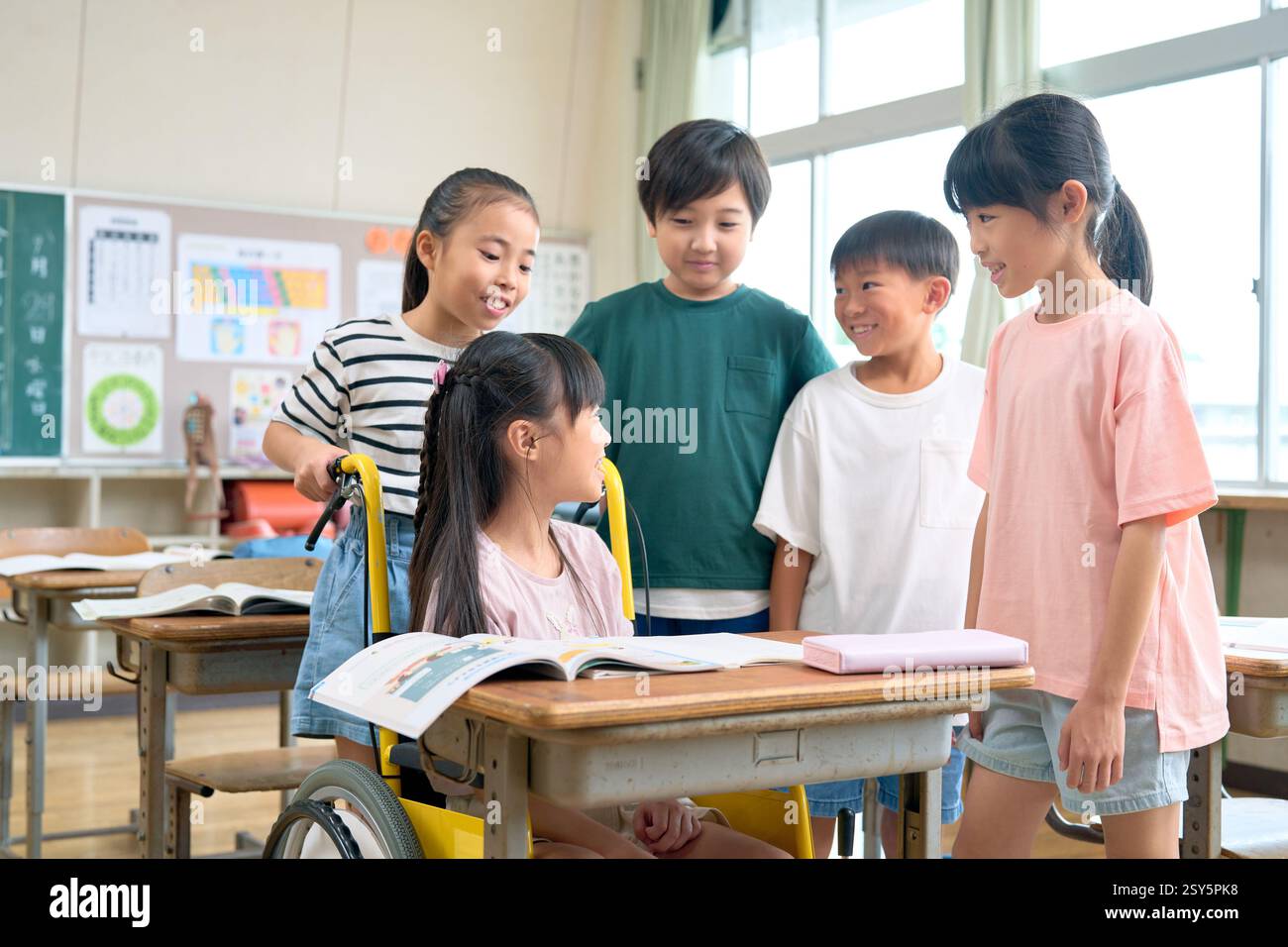 Japanese Kids In Classroom Stock Photo - Alamy