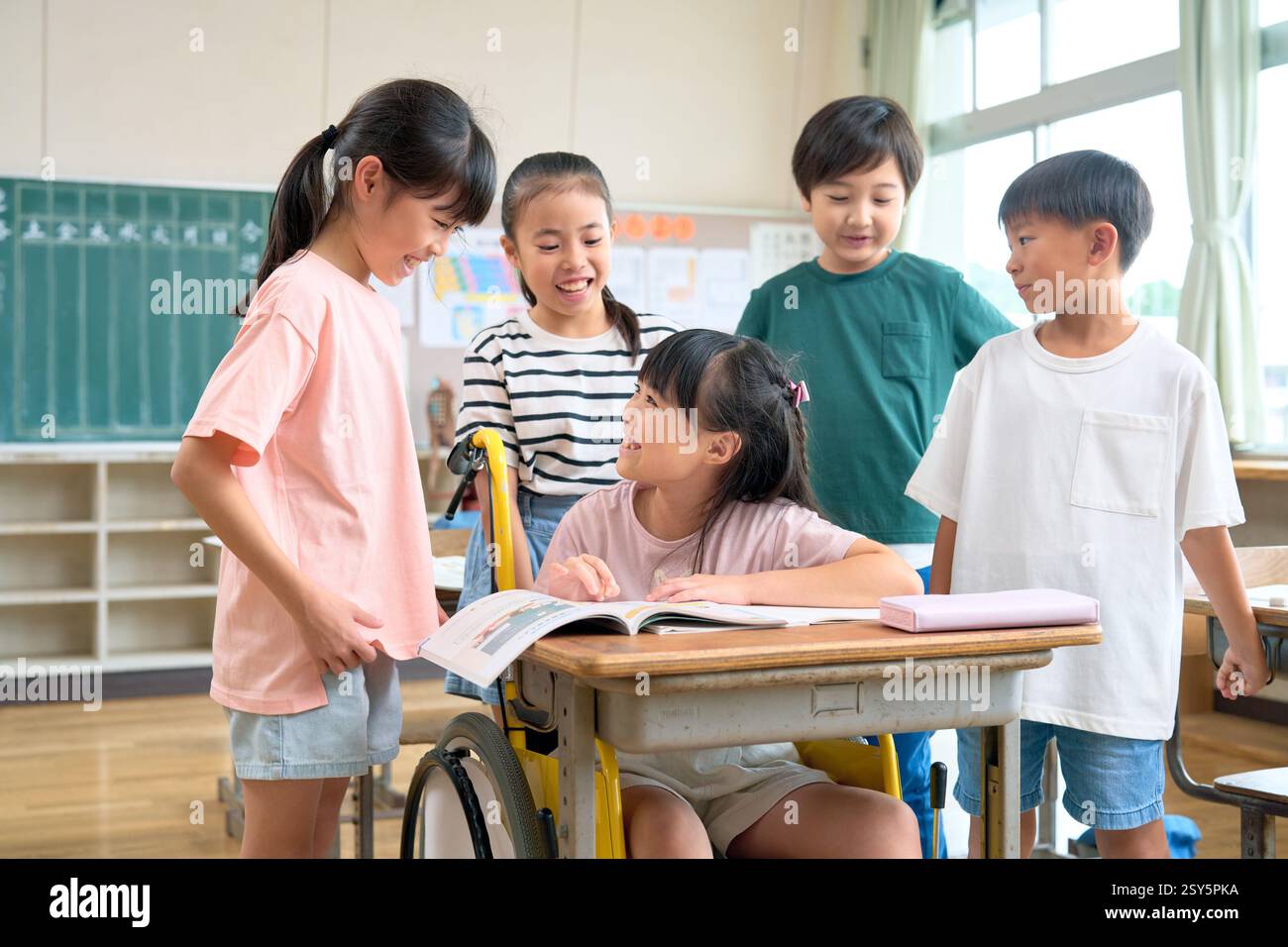 Japanese Kids In Classroom Stock Photo - Alamy