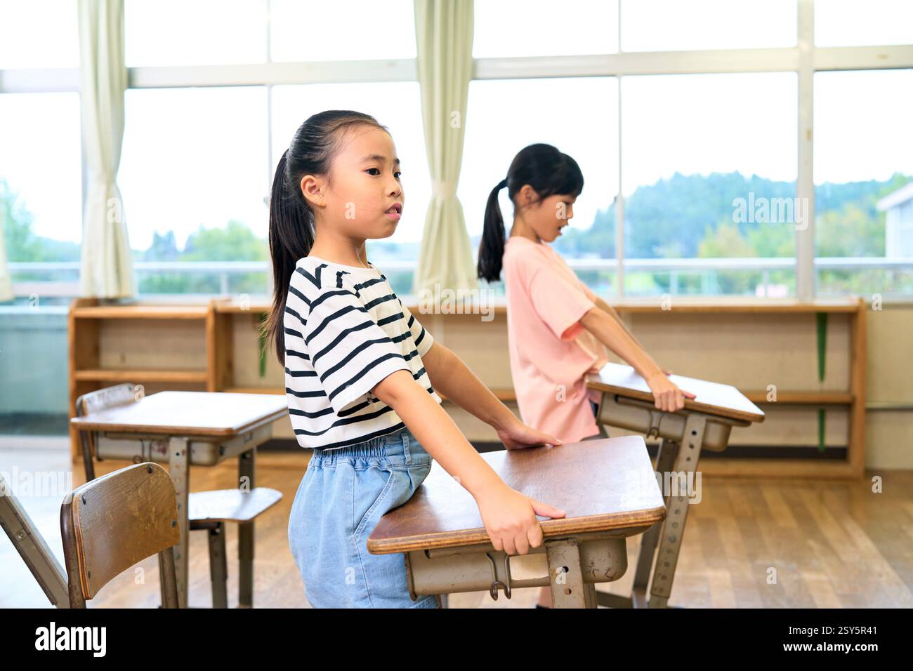 Japanese Kids In Classroom Stock Photo - Alamy
