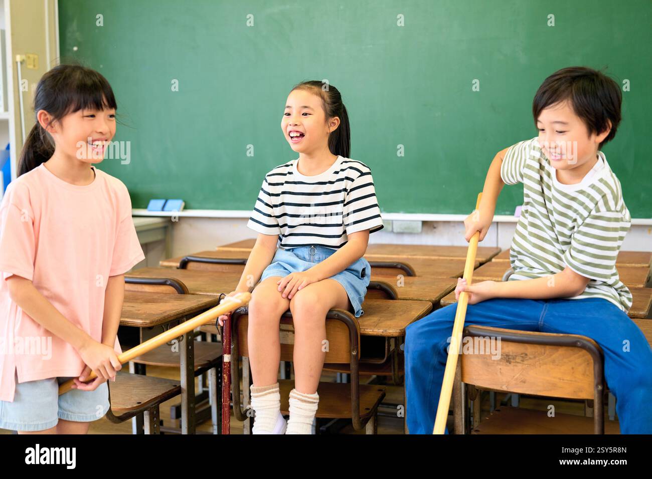 Japanese Kids In Classroom Stock Photo - Alamy