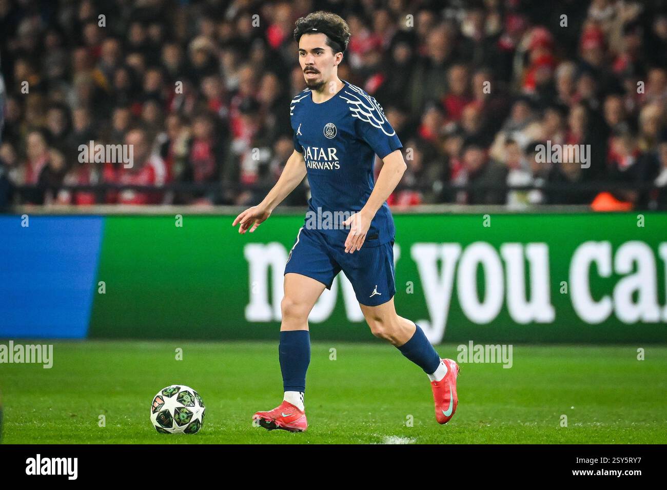 Guingamp, France. 11th Feb, 2025. Vitor MACHADO FERREIRA (Vitinha) of ...