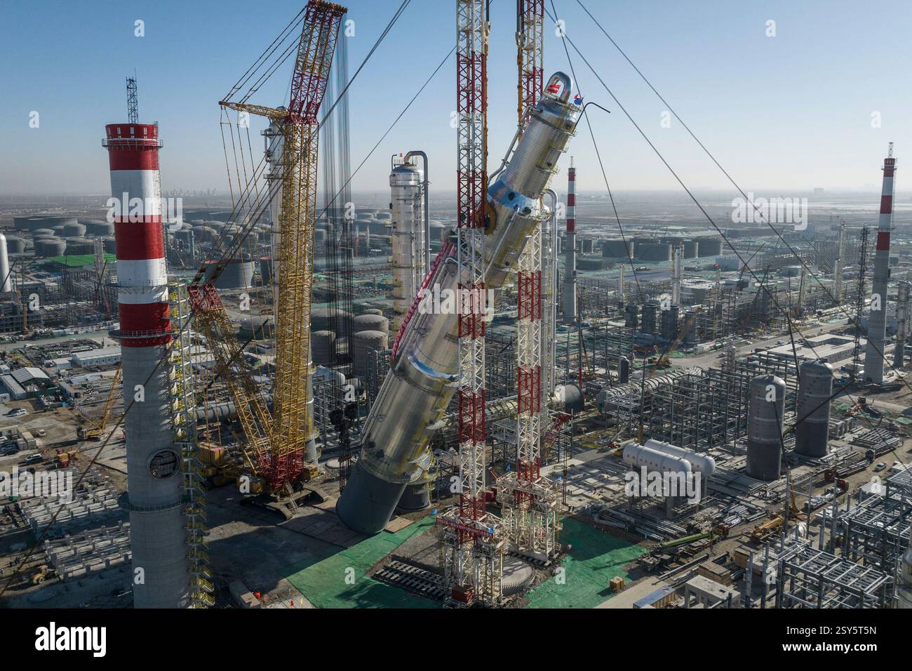 (250227) -- PANJIN, Feb. 27, 2025 (Xinhua) -- An aerial drone photo ...