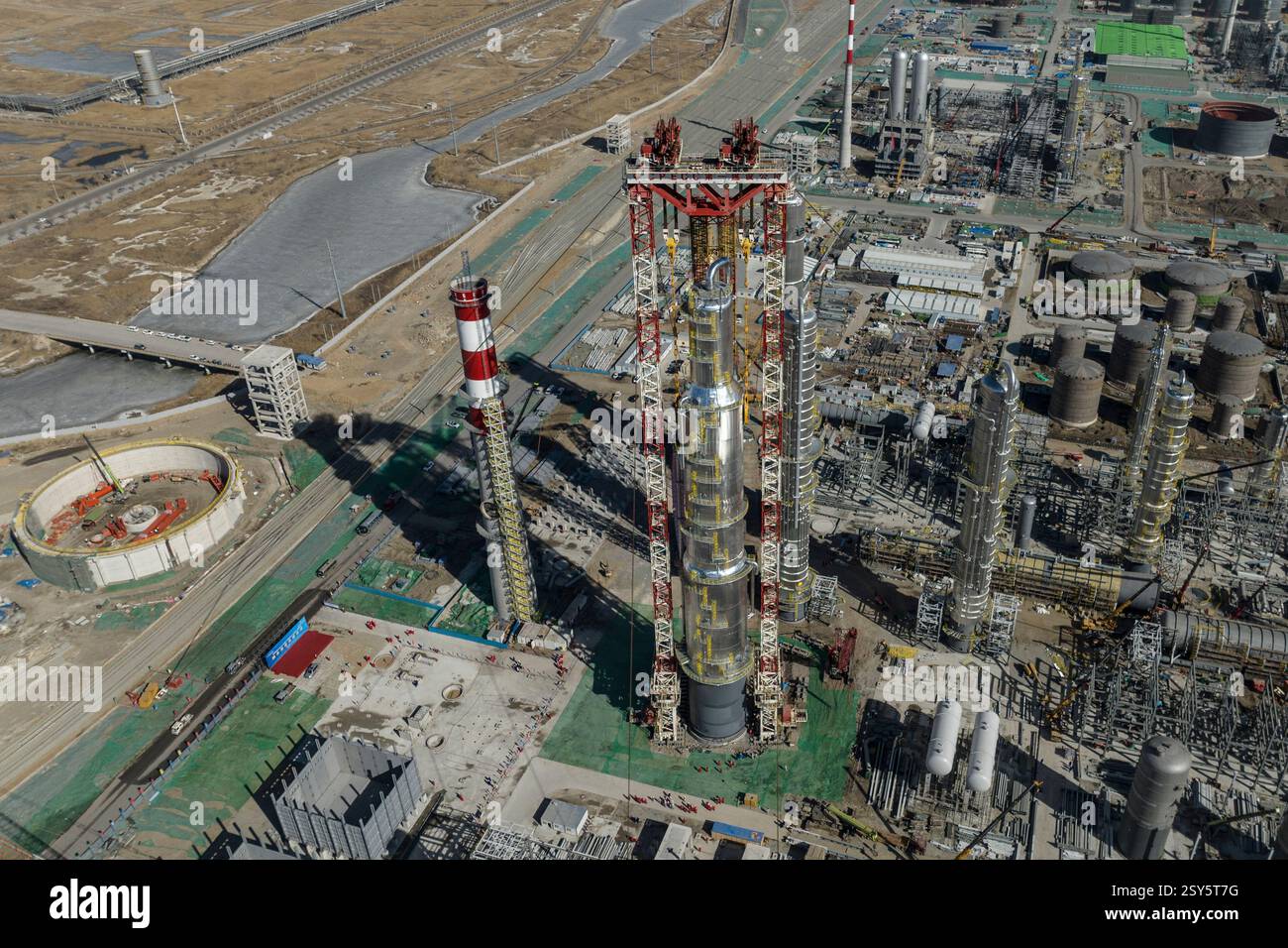 (250227) -- PANJIN, Feb. 27, 2025 (Xinhua) -- An aerial drone photo ...