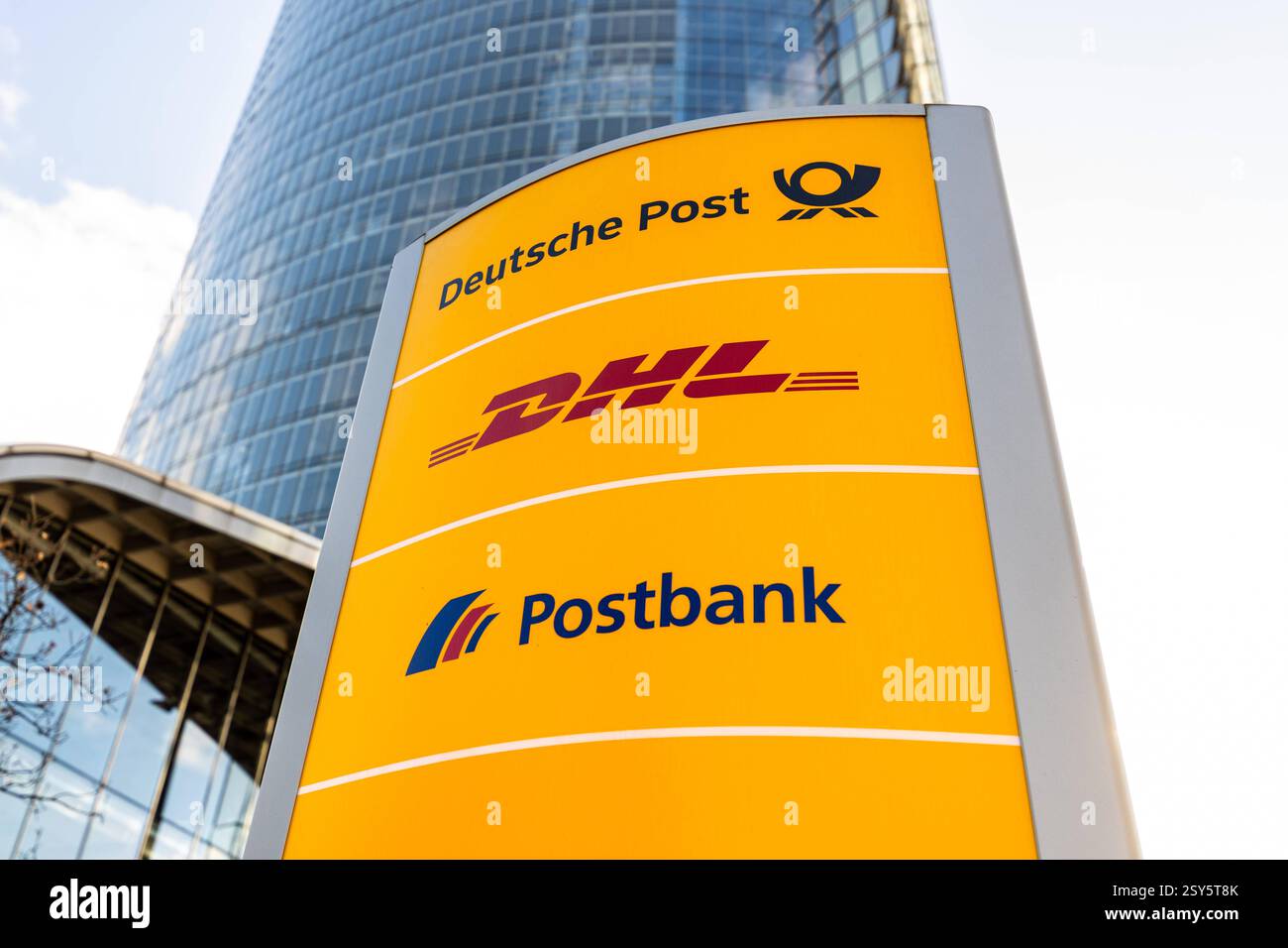 Konzernzentrale der Deutsche Post AG DHL Group in Bonn, Hauptsitz der ...