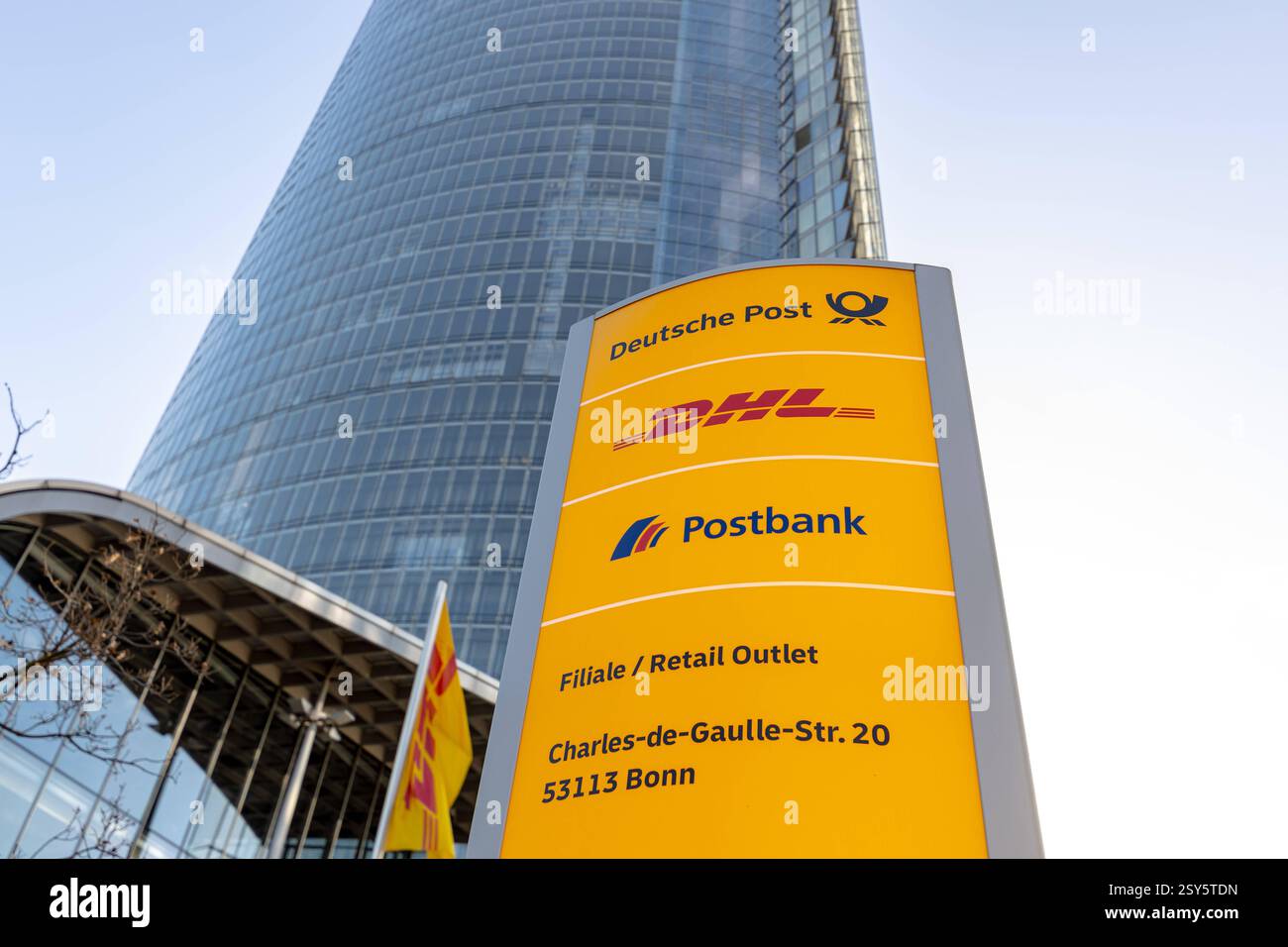 Konzernzentrale der Deutsche Post AG DHL Group in Bonn, Hauptsitz der ...
