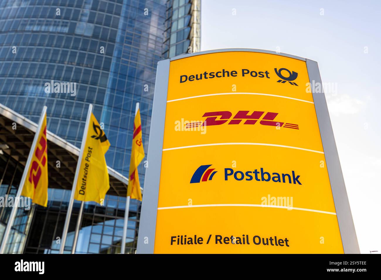 Konzernzentrale der Deutsche Post AG DHL Group in Bonn, Hauptsitz der ...