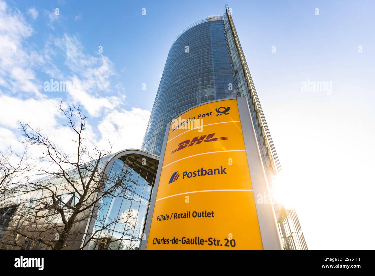 Konzernzentrale der Deutsche Post AG DHL Group in Bonn, Hauptsitz der ...